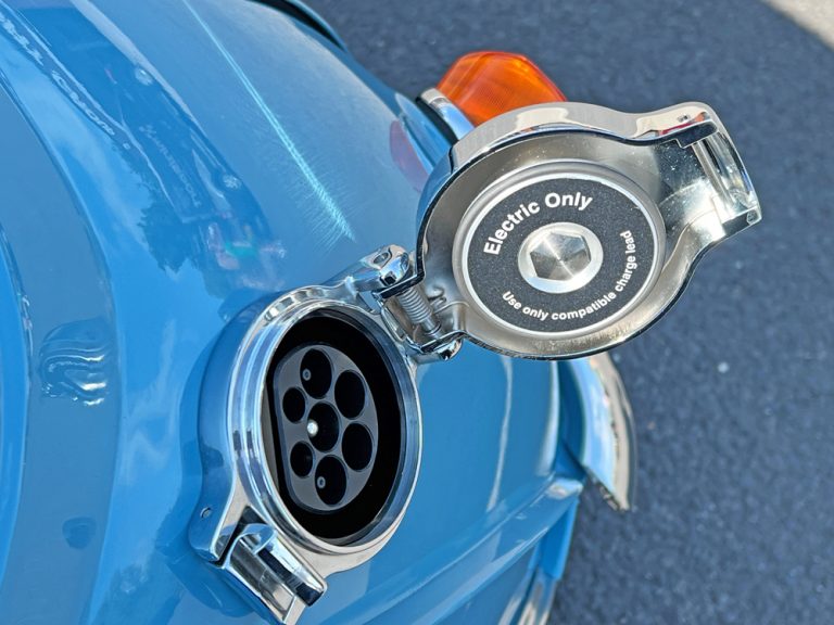 'True Blue' MINI Recharged - Recharged Heritage